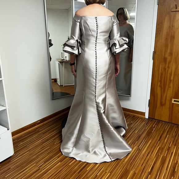 Alexander by Daymor | Dresses | Alexander By Daymor Size 8 Taupesilver ...